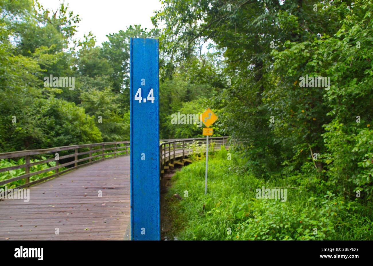 Four Point Four Marker Before Bridge Stock Photo - Alamy