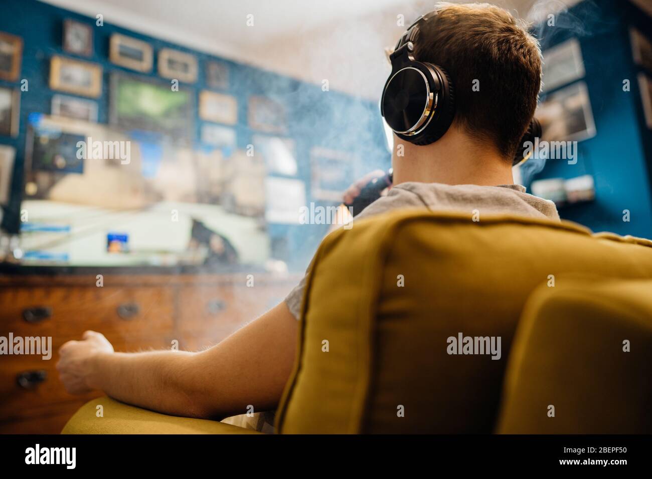 Man gamer hi-res stock photography and images - Alamy