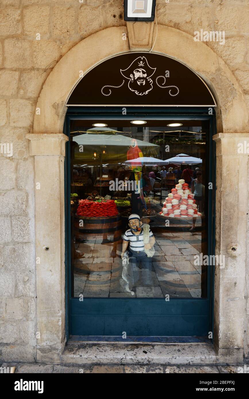 Captain Candy store in Dubrovnik's old town Stock Photo - Alamy