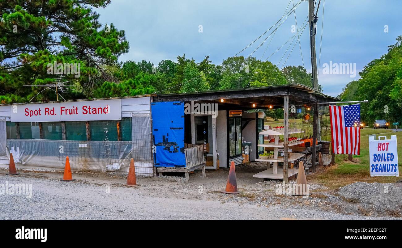 Spot Road Fruit Stand Stock Photo - Alamy