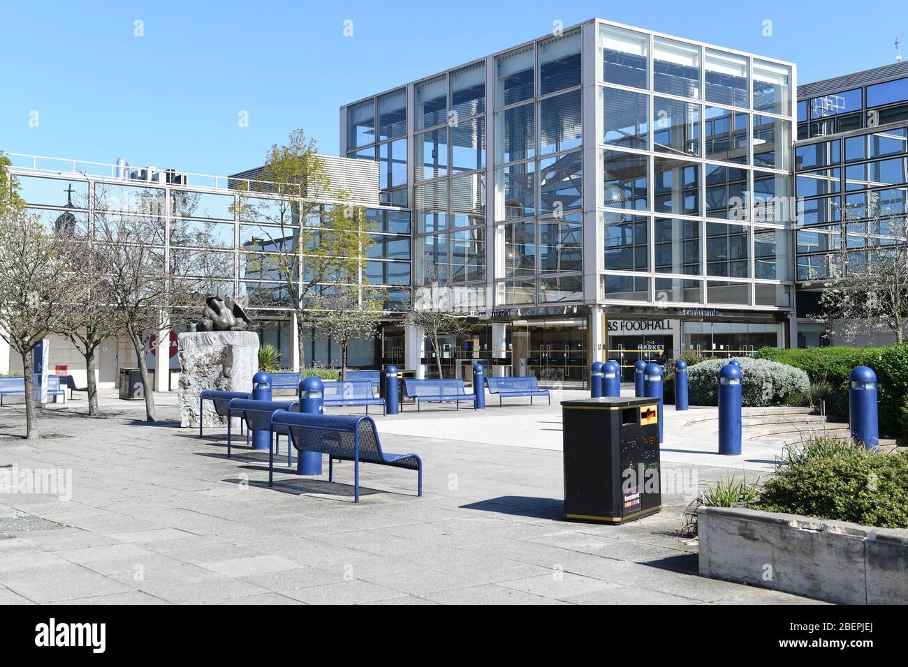 Milton Keynes Centre MK shops entrance civic offices library Stock ...