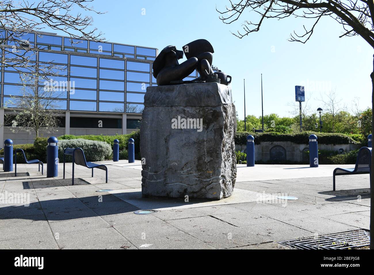 Milton Keynes Centre MK shops entrance civic offices library Stock ...