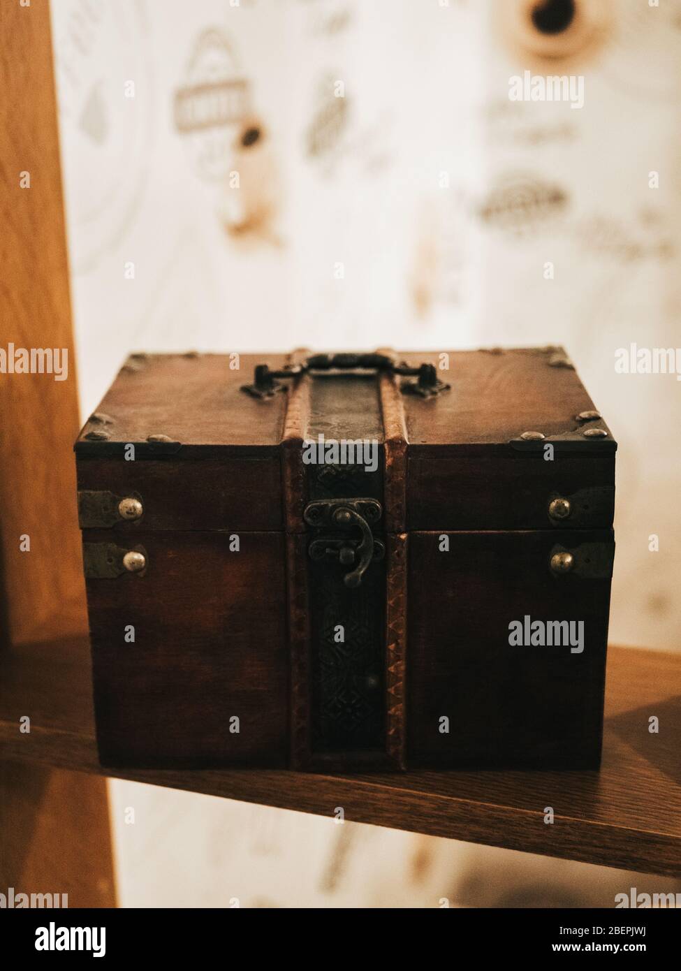 Detailing box hi-res stock photography and images - Alamy