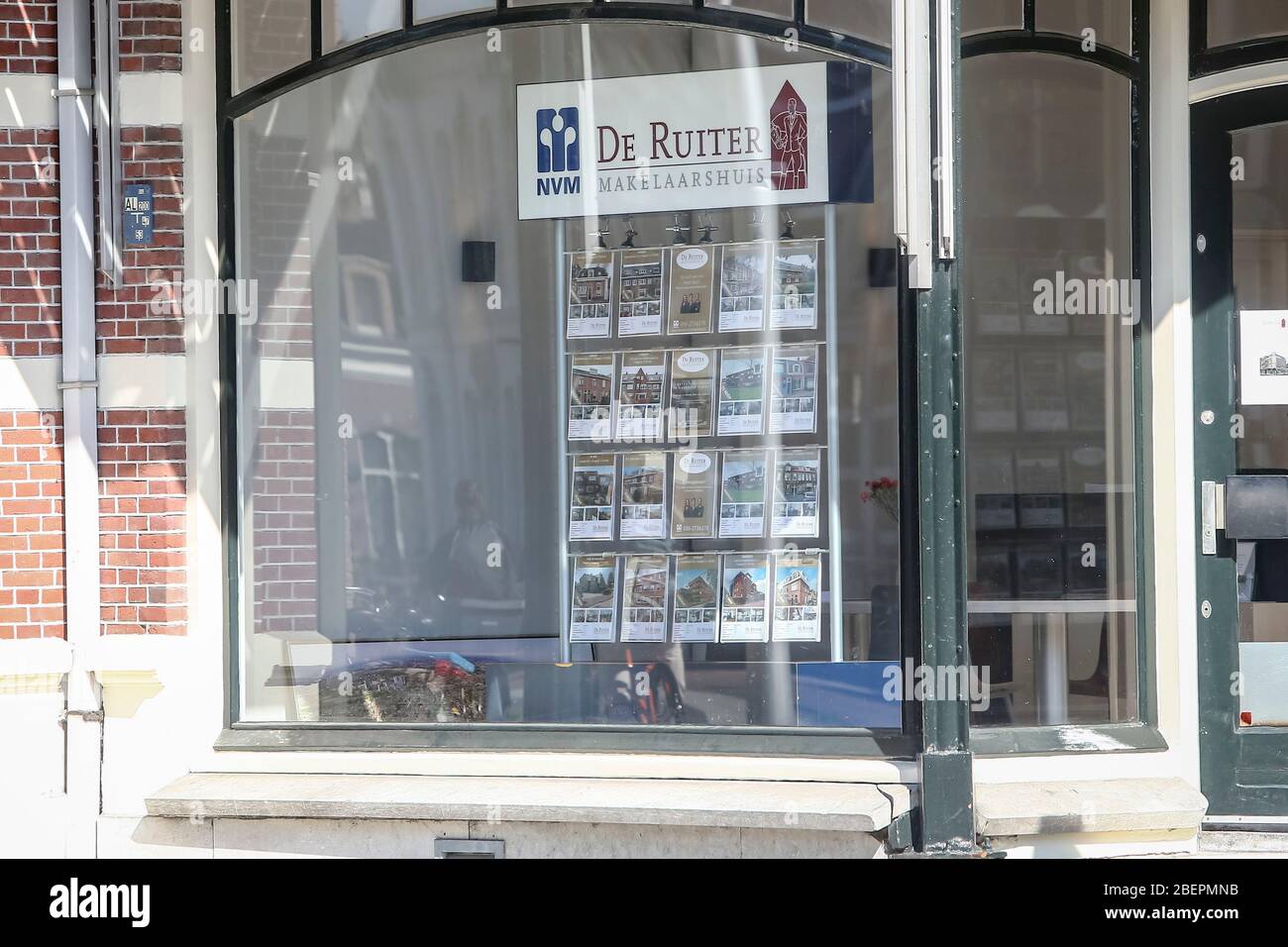 Woning verkocht hi-res stock photography and images - Alamy