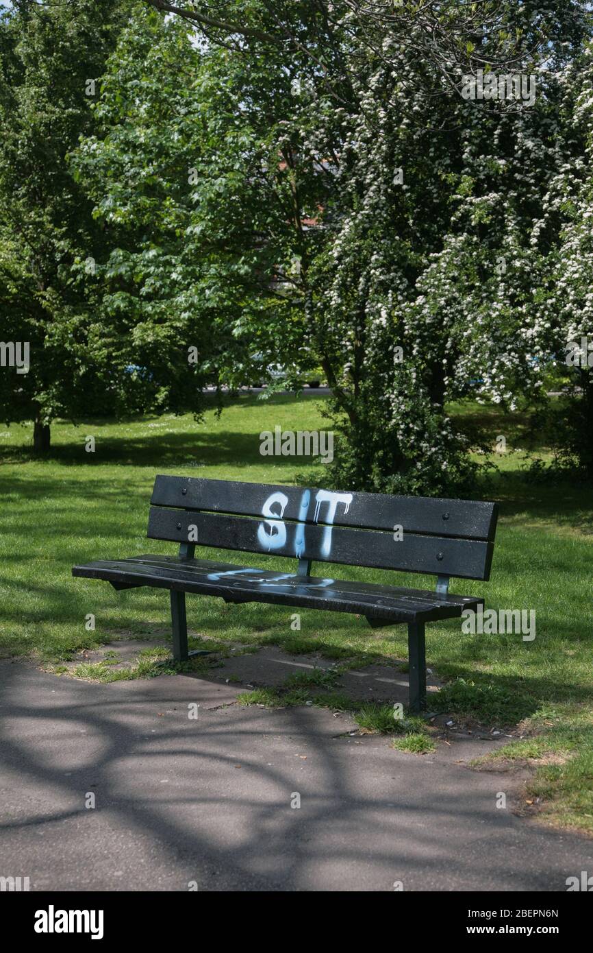Graffiti bench hi-res stock photography and images - Alamy