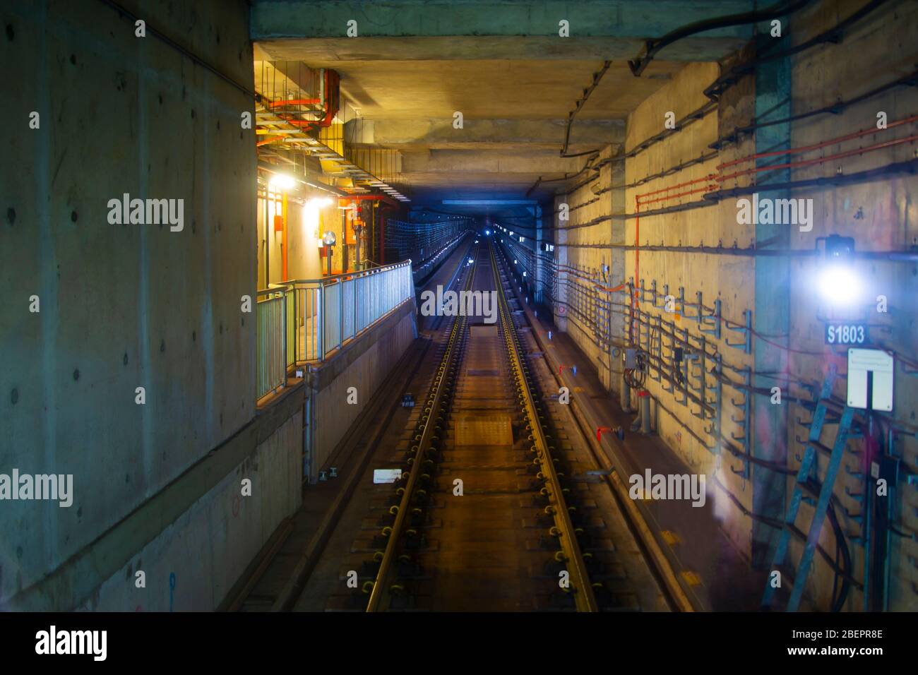 Singapore underground metro hi-res stock photography and images - Alamy