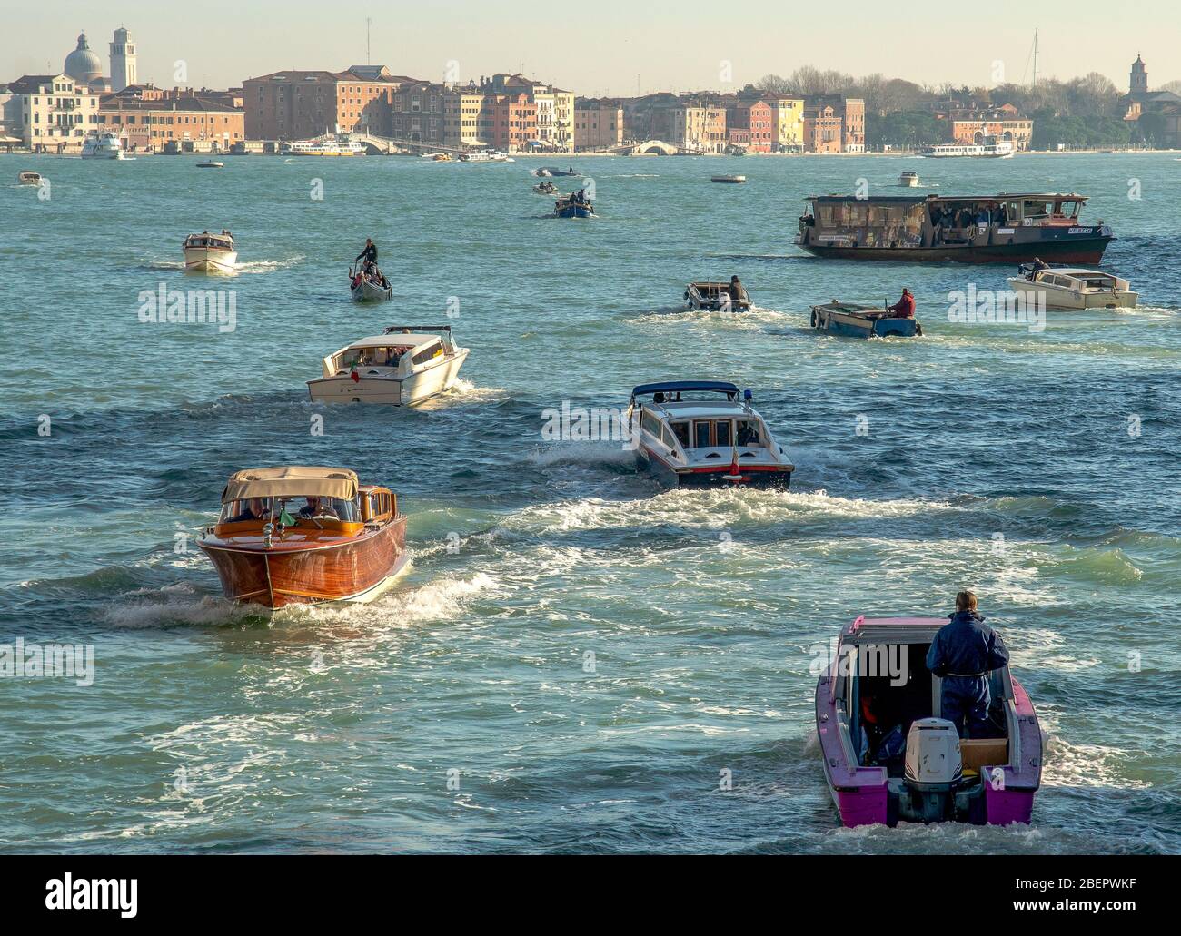 Busy waterway hi-res stock photography and images - Alamy