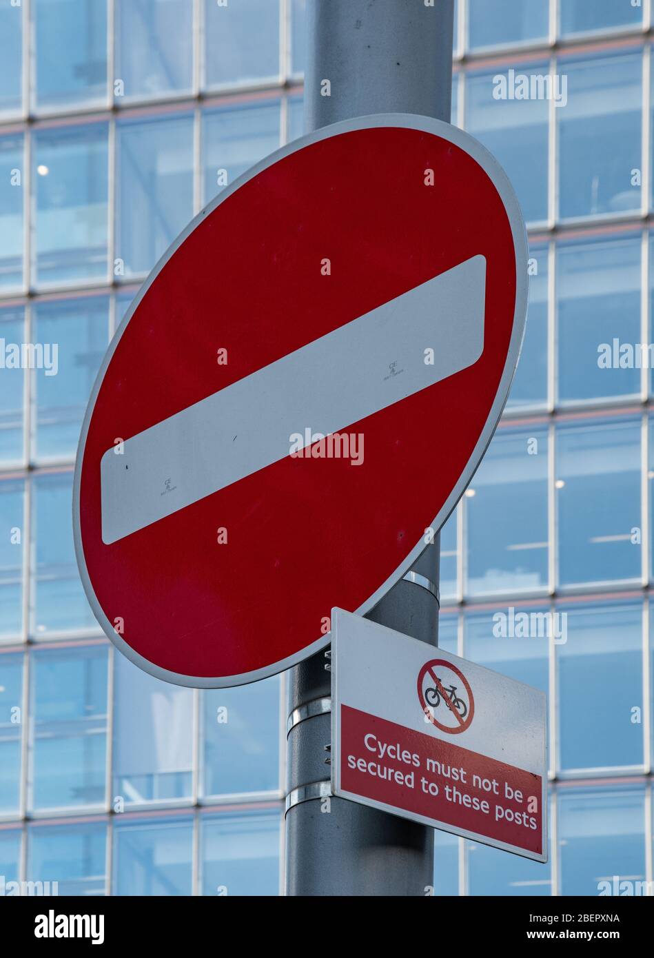 Entry signage sign hi-res stock photography and images - Alamy