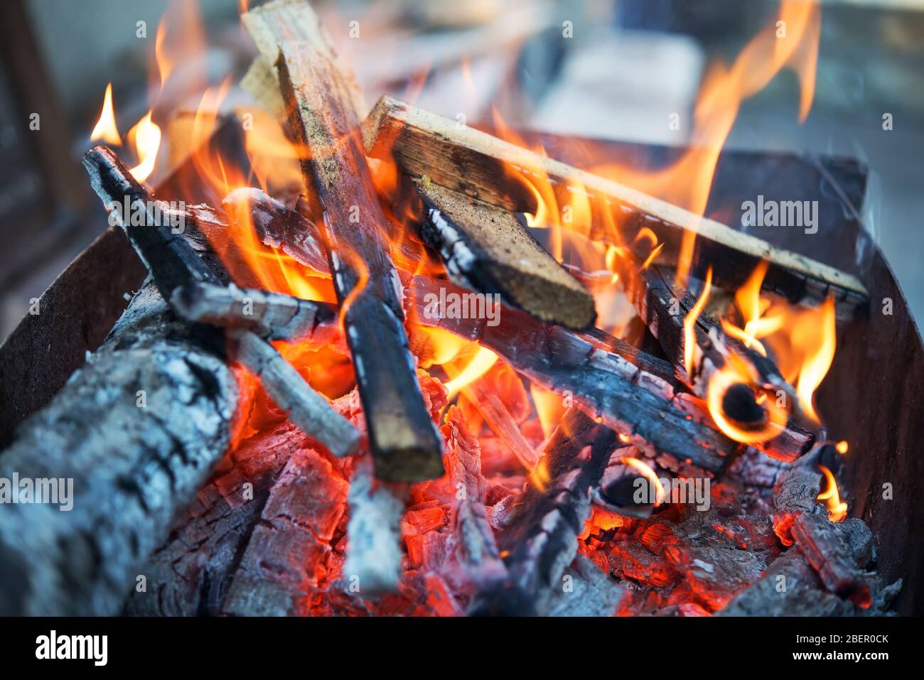 close up photo of camping bonfire Stock Photo - Alamy