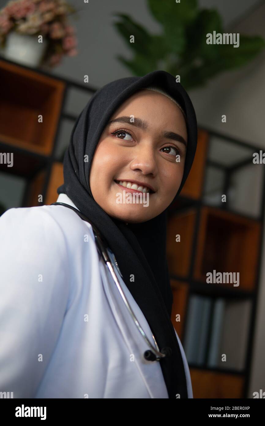 beautiful muslim doctor working at her clinic Stock Photo - Alamy