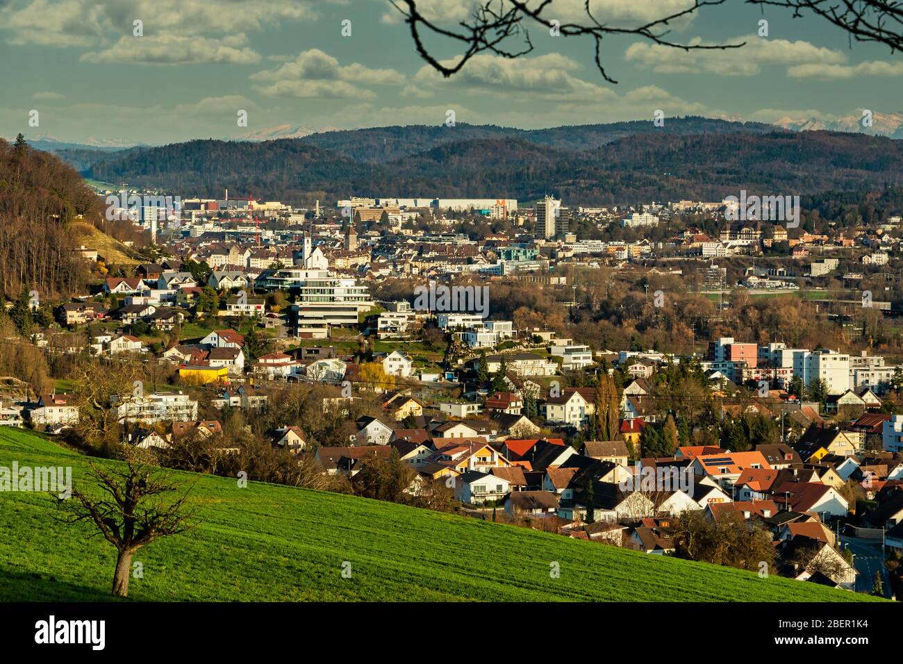 Sicht über Erlinsbach und Aarau in die Alpen Stock Photo - Alamy
