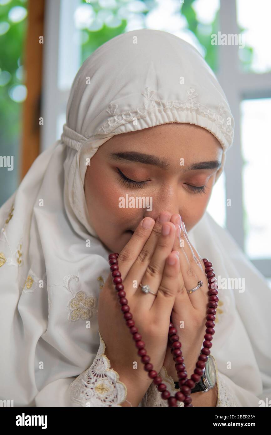 beautiful asian muslim woman praying. islam prayer Stock Photo - Alamy