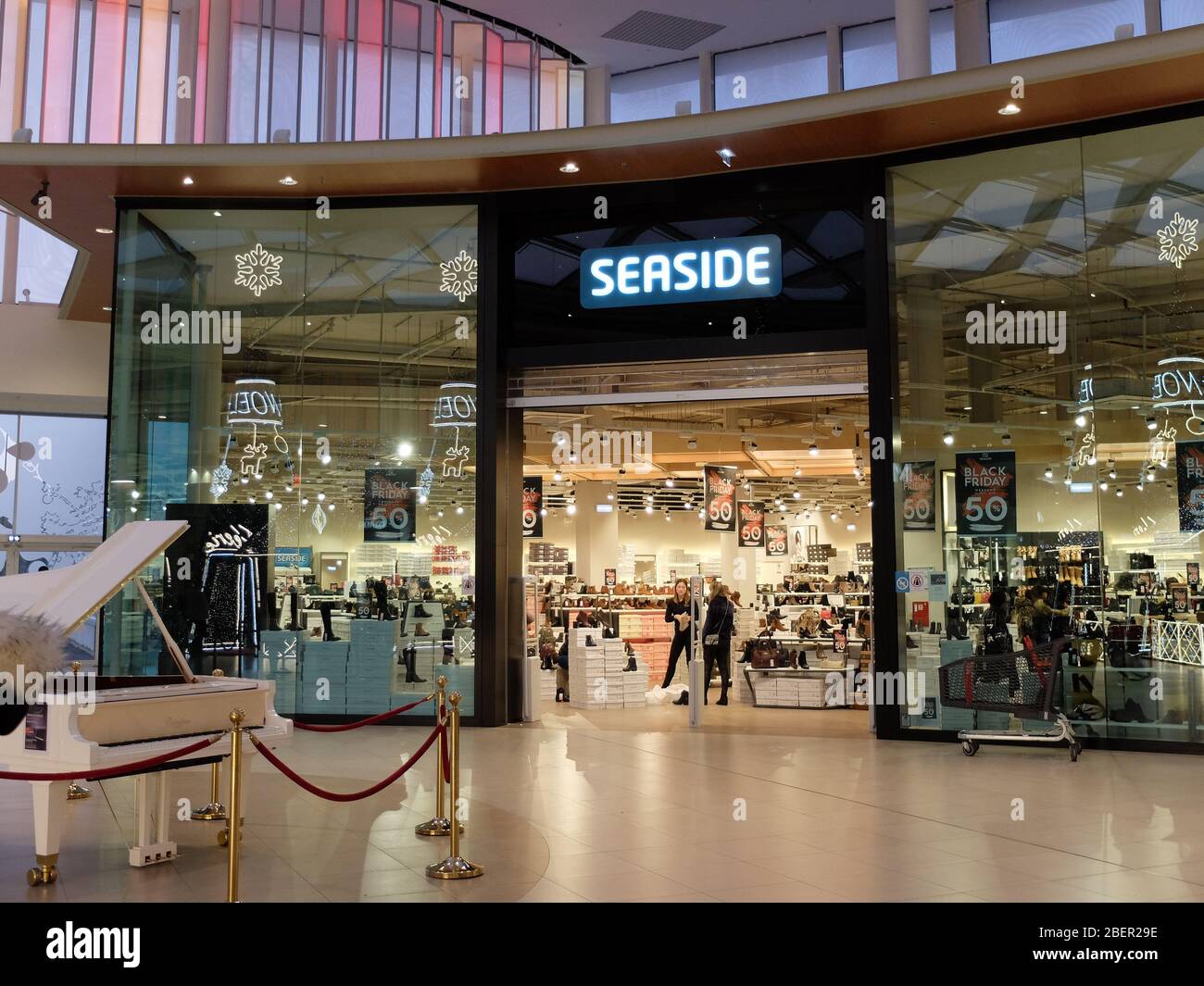 Seaside storefront. Seaside is a clothing store Stock Photo - Alamy