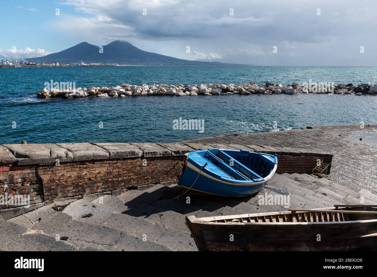 Volcano Mount Vesuvio from Lungomare Naples - Italy Stock Photo - Alamy