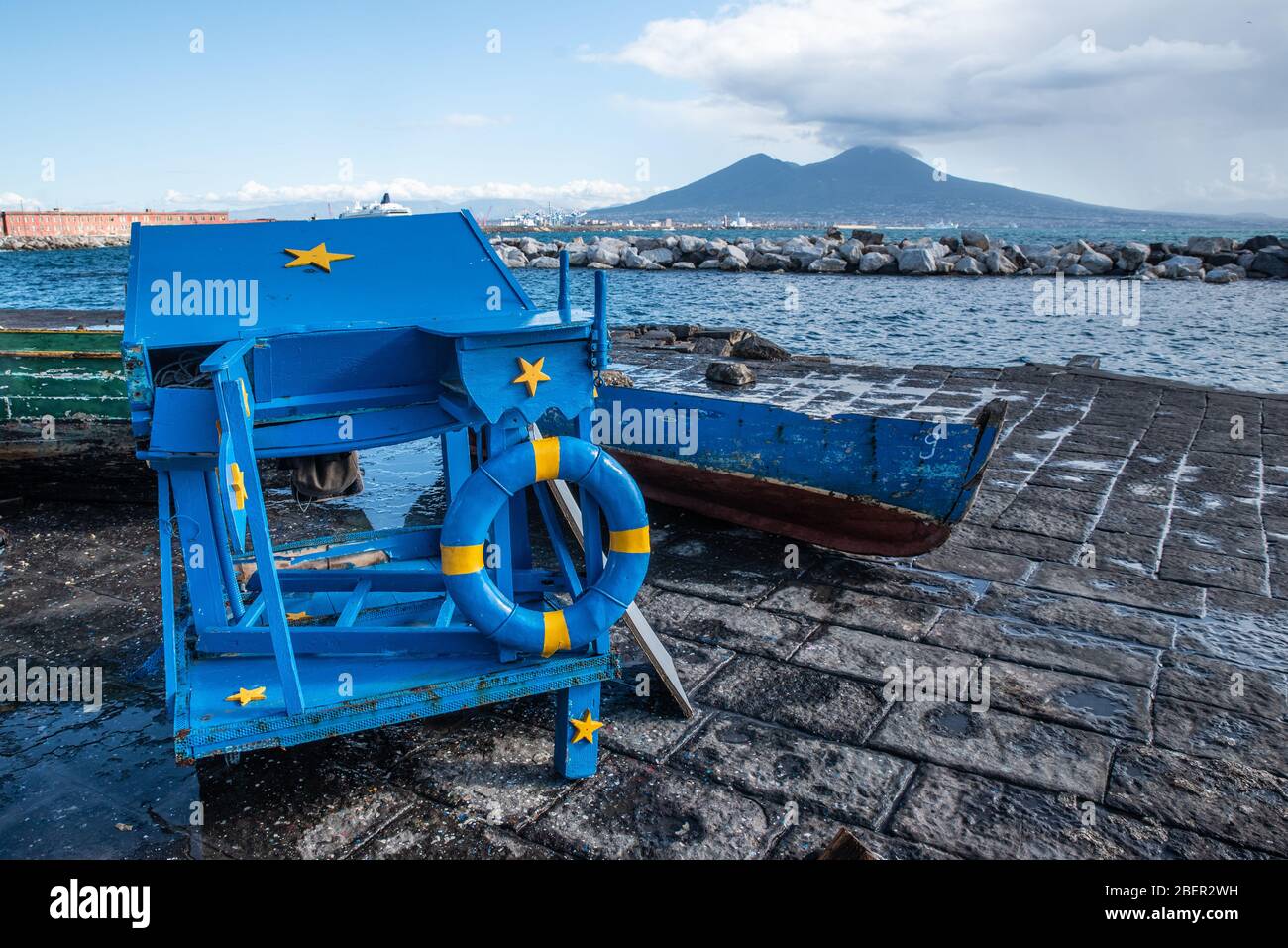 Volcano Mount Vesuvio from Lungomare Naples - Italy Stock Photo - Alamy