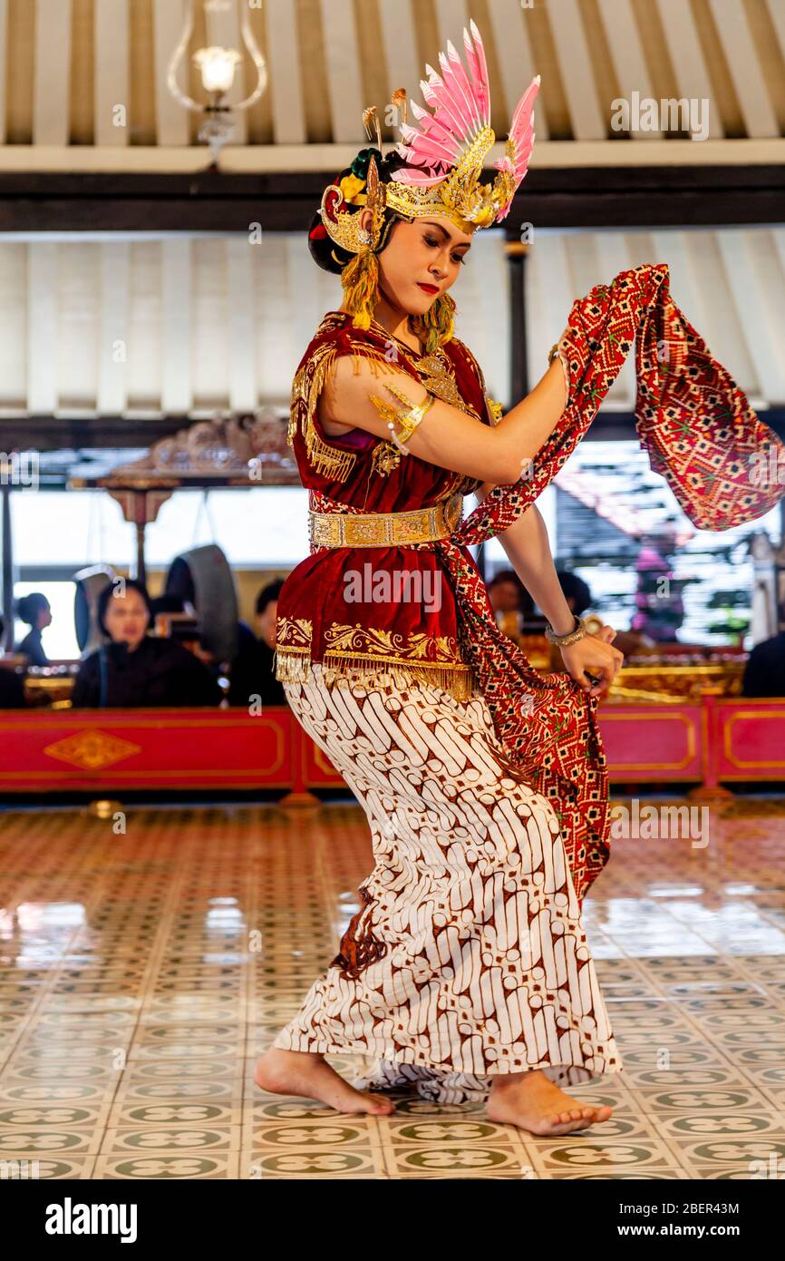 A Traditional Dance Performance At The Sultan’s Palace (The Kraton ...
