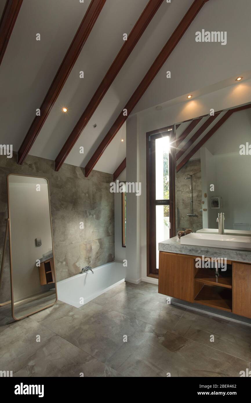 Bath tab hi-res stock photography and images - Alamy