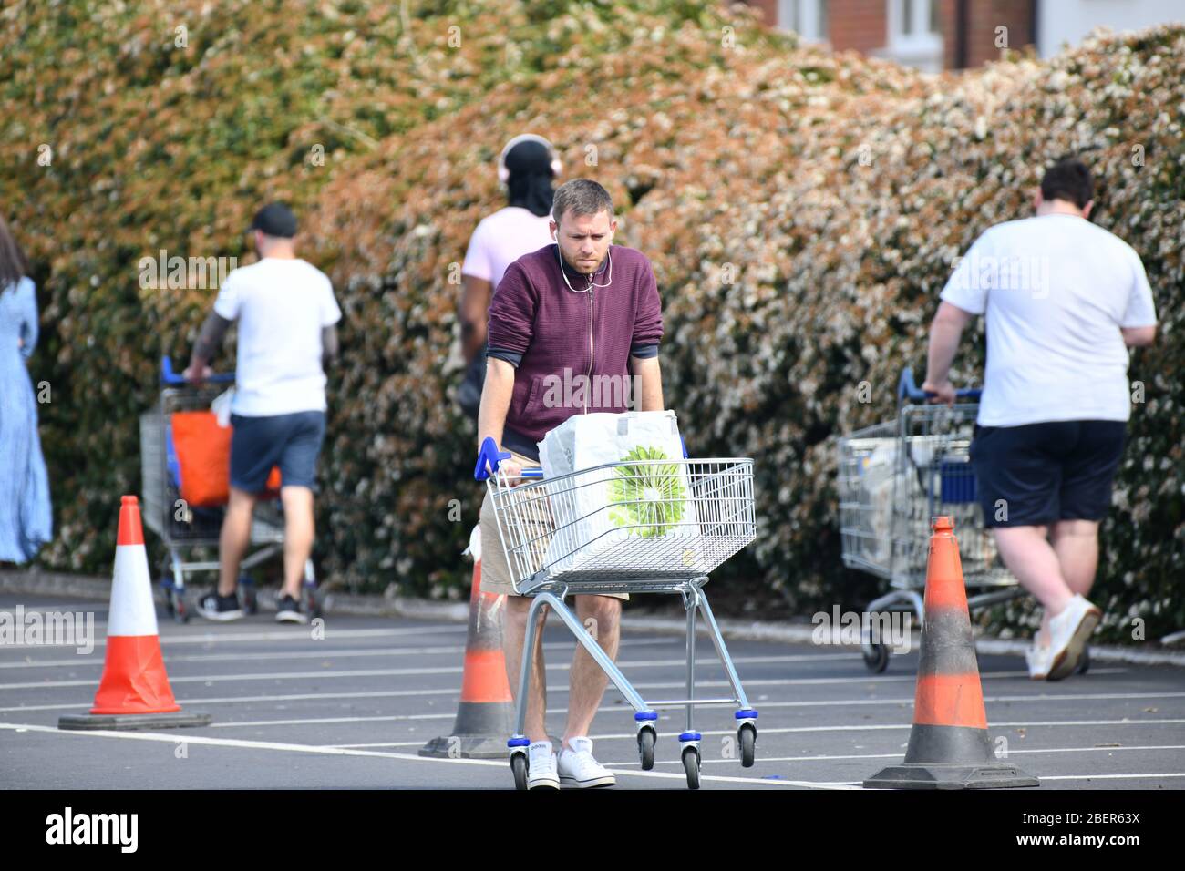 Covid19 in the UK requires food shoppers to maintain 2 meter distance ...