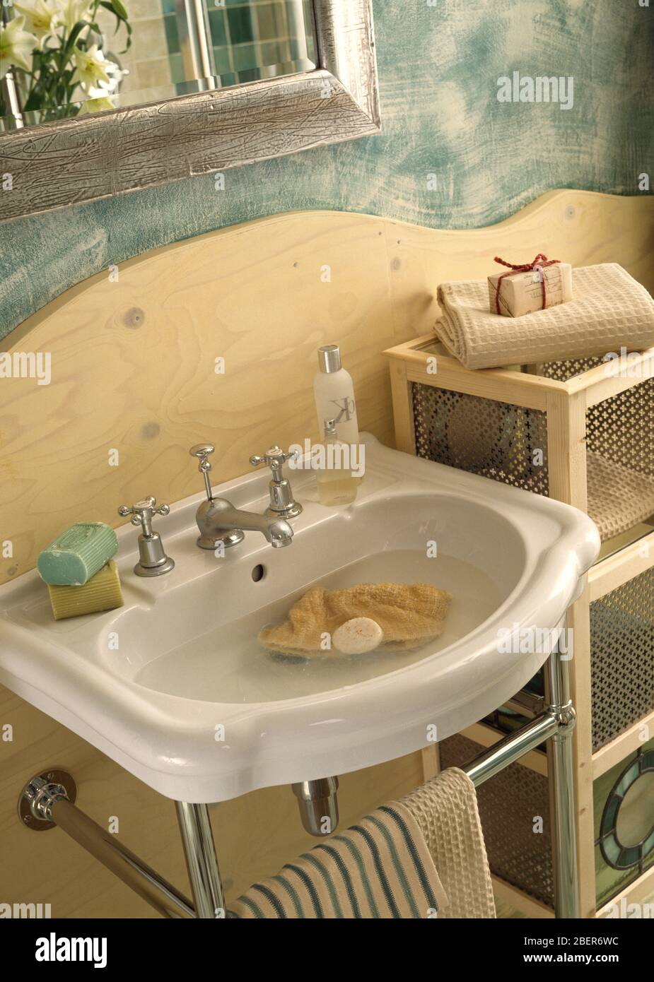 Water filled basin hi-res stock photography and images - Alamy