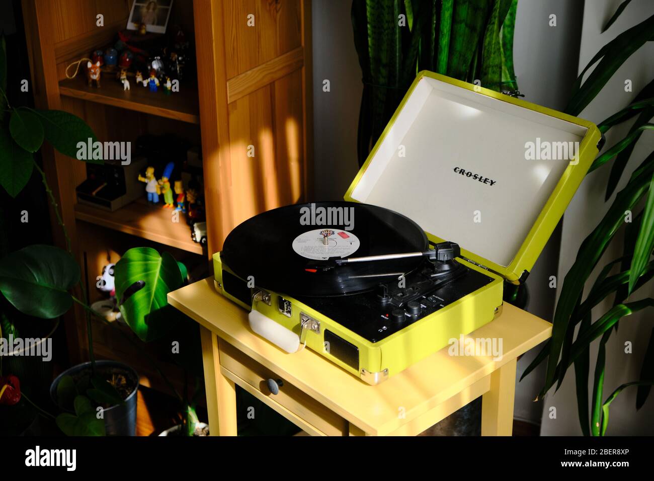 Crosley turntable hi-res stock photography and images - Alamy