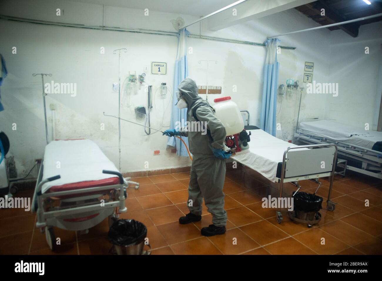 Coatepec, Veracruz, México. 15th Apr, 2020. Sanitary authorities carry ...