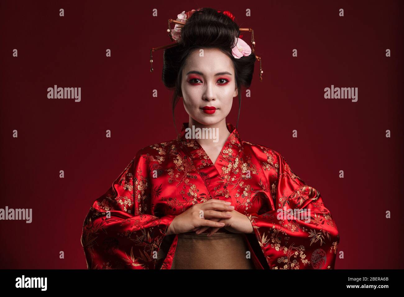 Image of beautiful young geisha woman in traditional japanese kimono ...