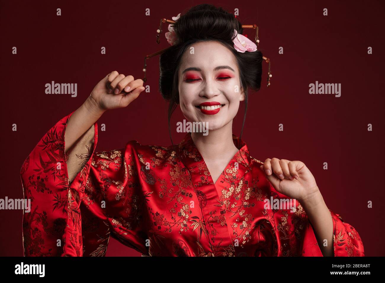 Image of beautiful young geisha woman in traditional japanese kimono ...