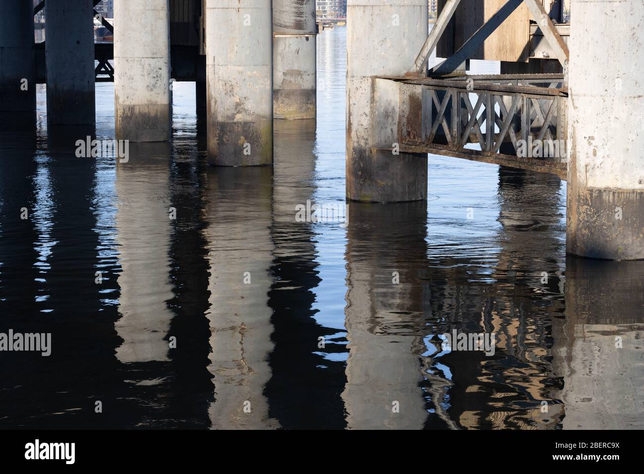 Pier columns hi-res stock photography and images - Alamy