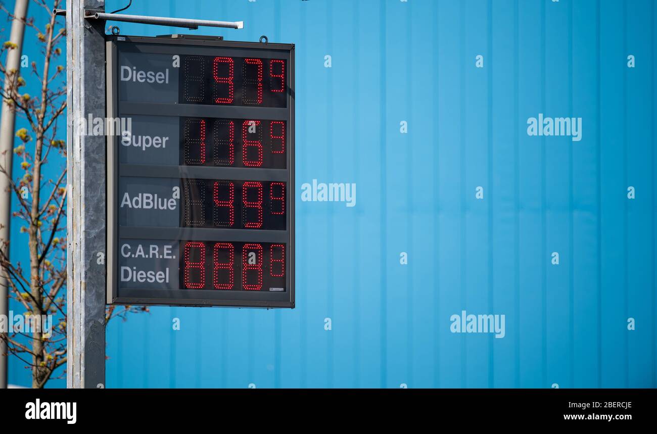 Advertisement for a petrol station hi-res stock photography and images ...