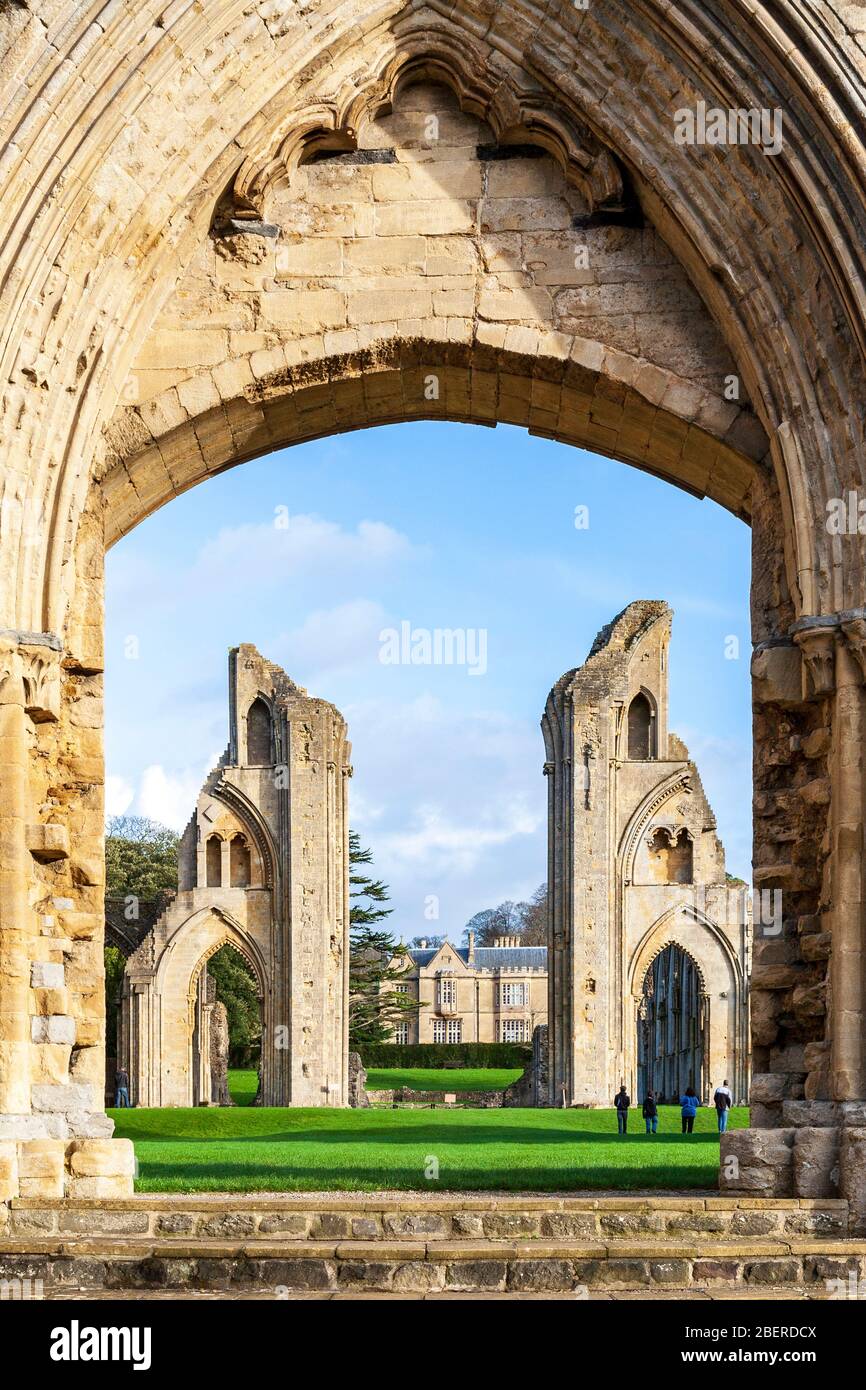 The ruined arches of Glastonbury Abbey, Glastonbury, England Stock ...
