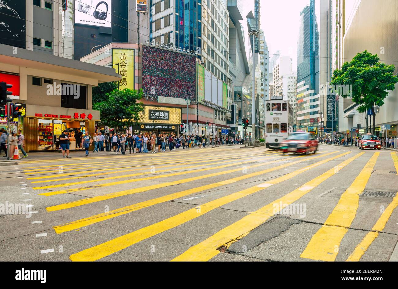 Crowded busy intersection in shopping district of Causeway Bay in Hong ...