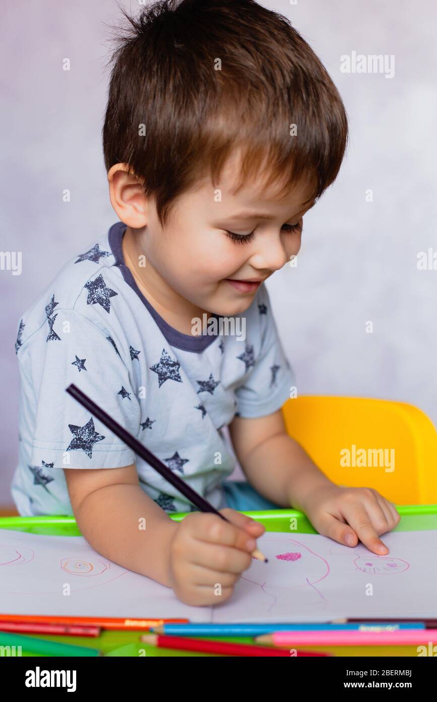 Little boy drawing with color pencils. Boy, drawing a picture for ...