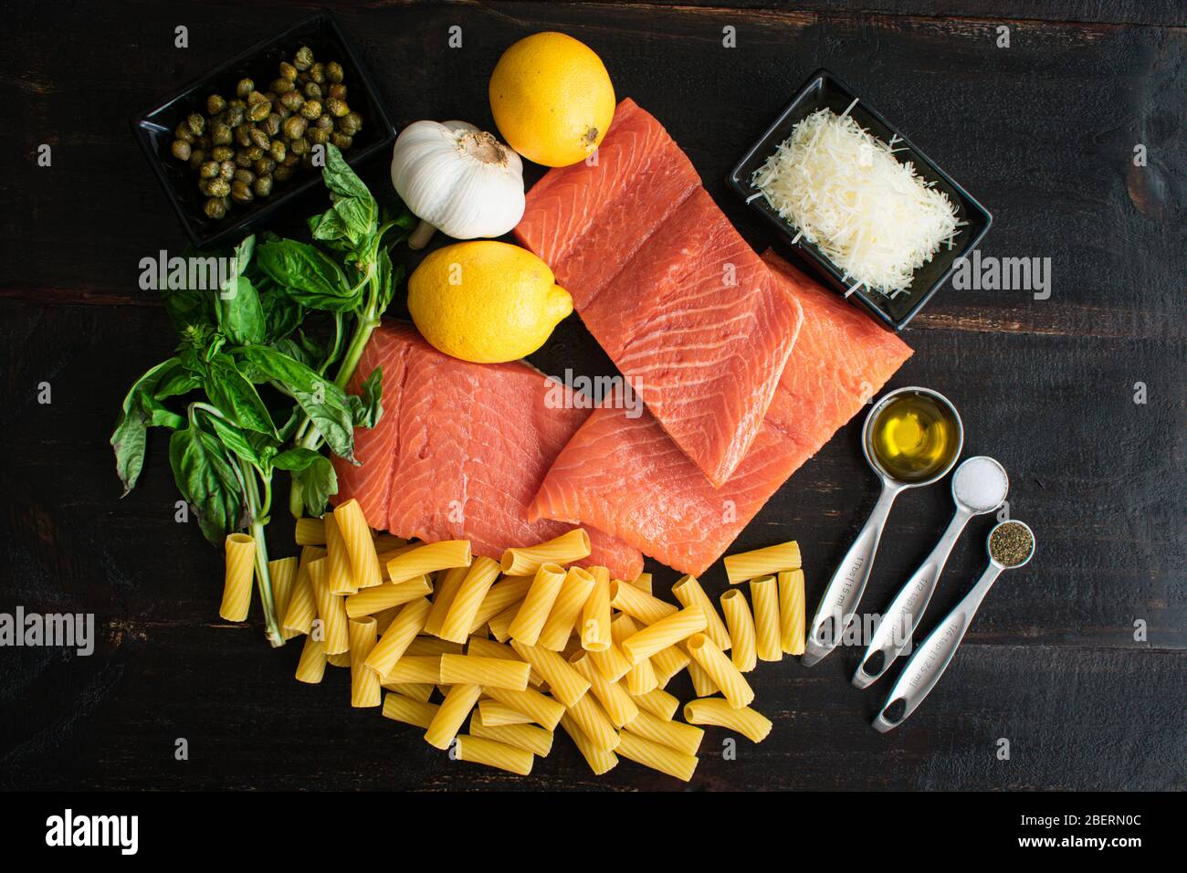 Lemon Garlic Pasta with Salmon Ingredients: Raw salmon fillets, dried ...