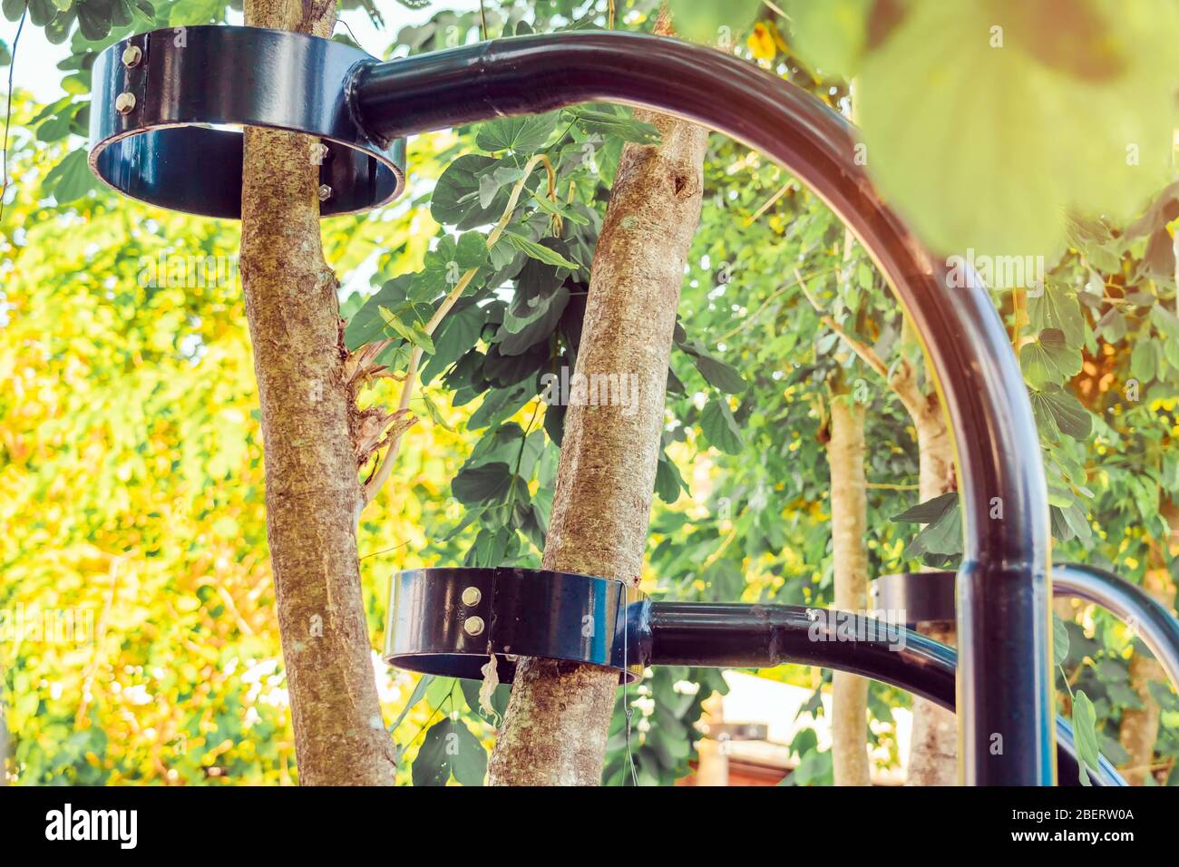 Upright metal supports hi-res stock photography and images - Alamy