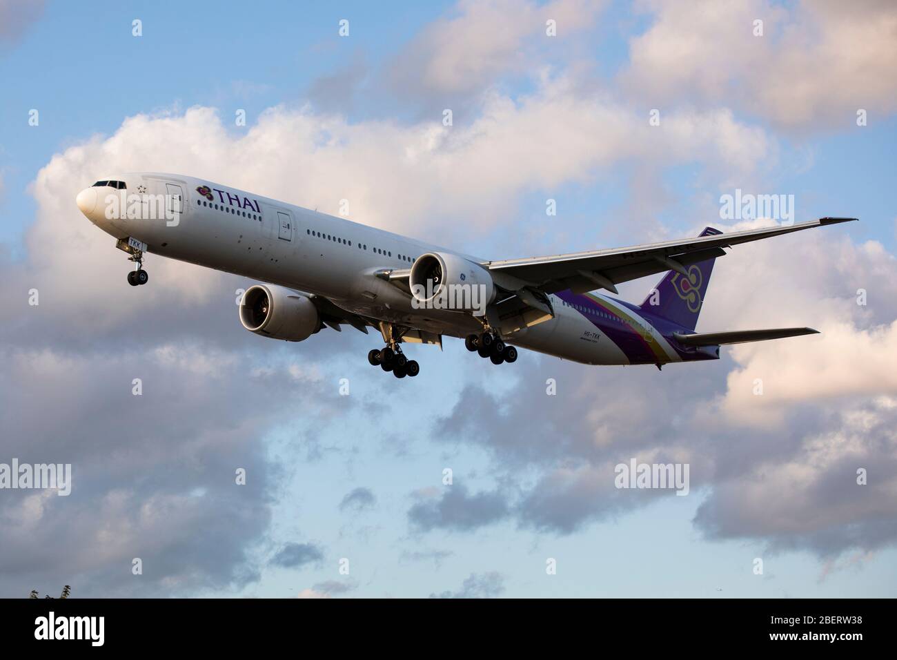 Aviation thai airways heathrow airport hi-res stock photography and ...