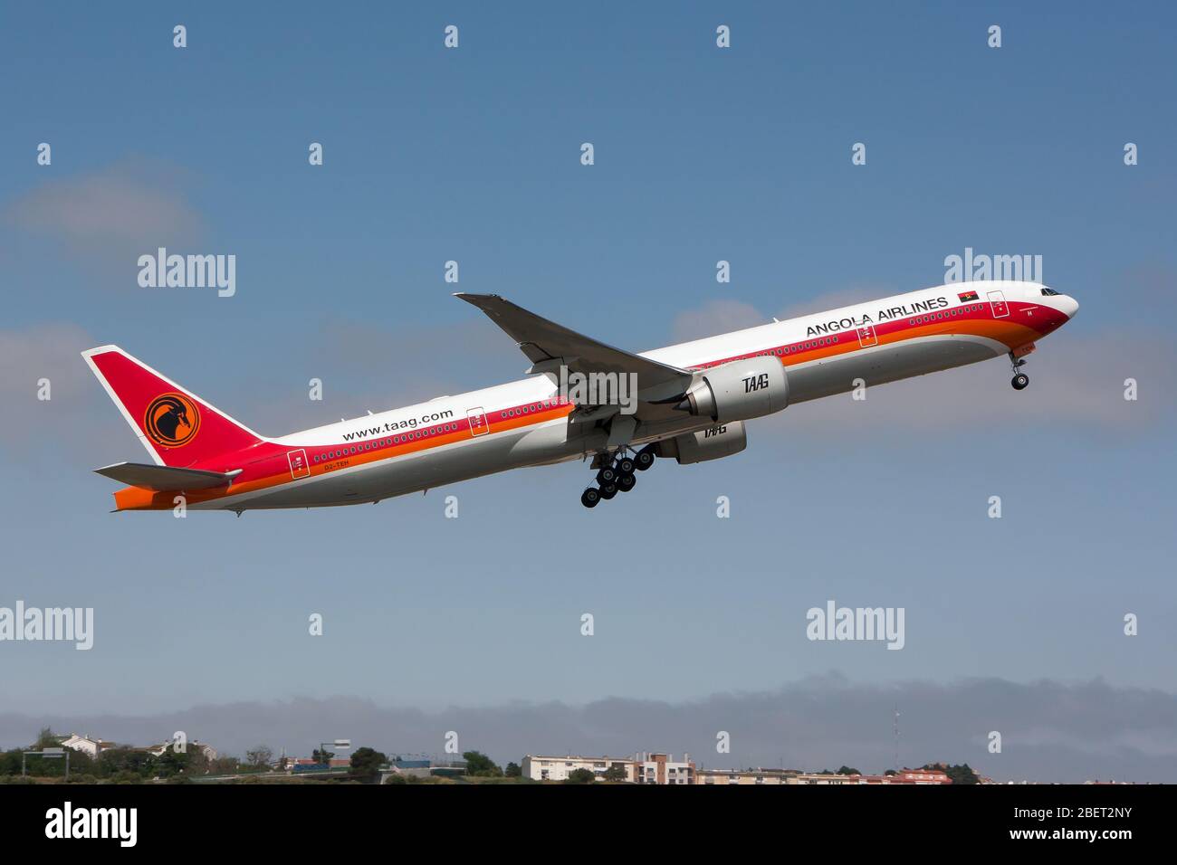 Taag linhas aereas de angola hi-res stock photography and images - Alamy