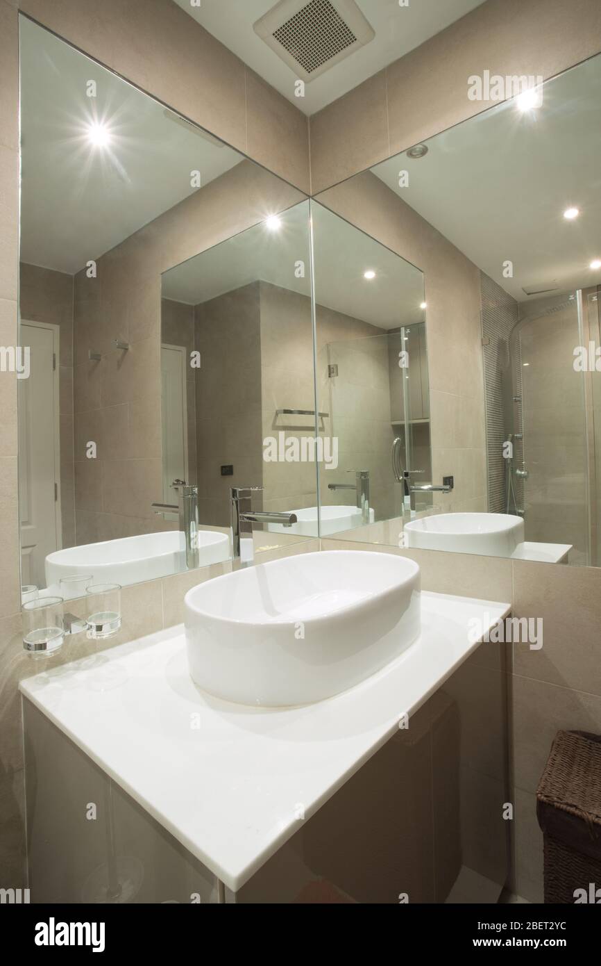 Bath tab hi-res stock photography and images - Alamy