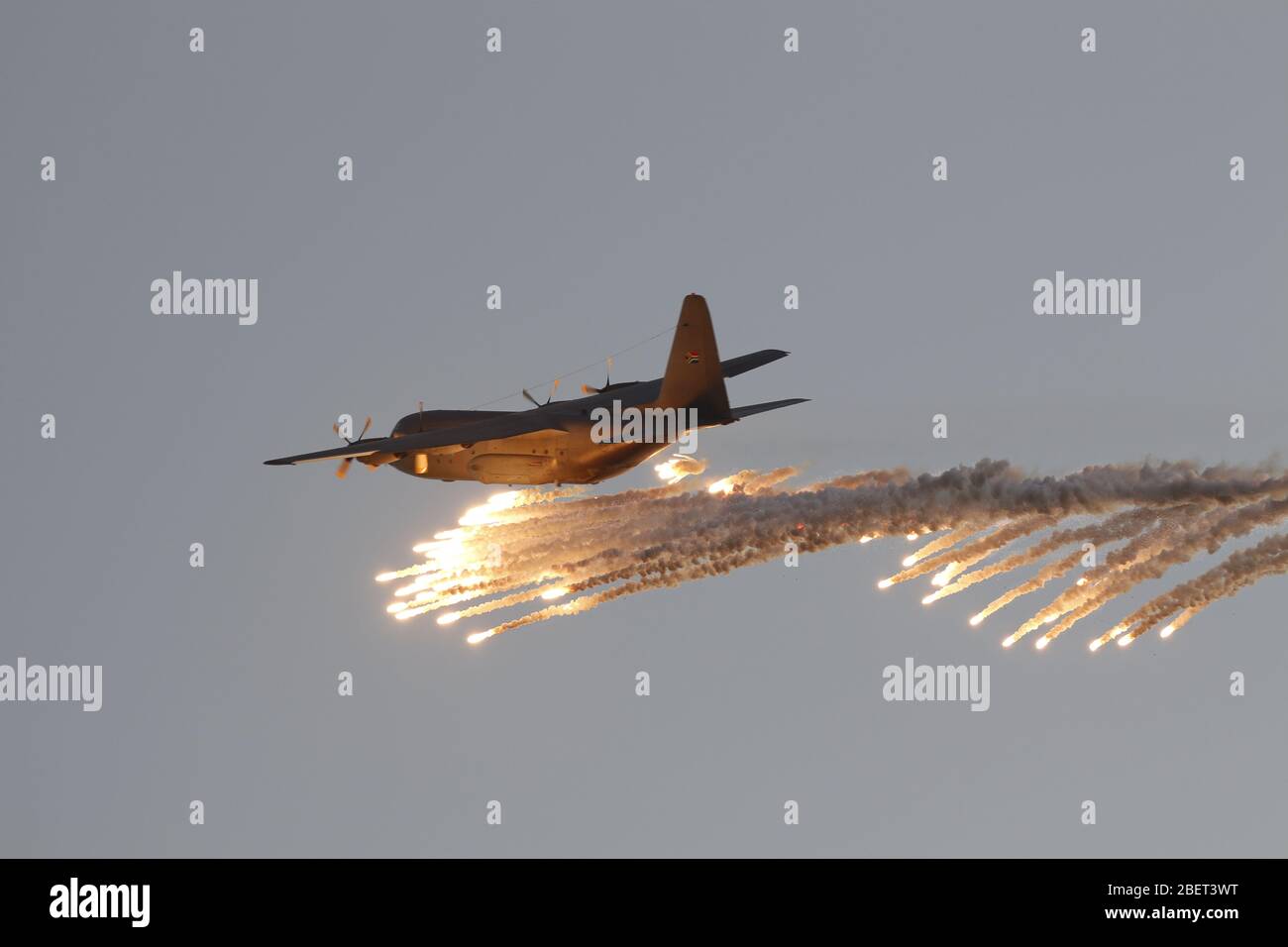 C 130 hercules flares hi-res stock photography and images - Alamy