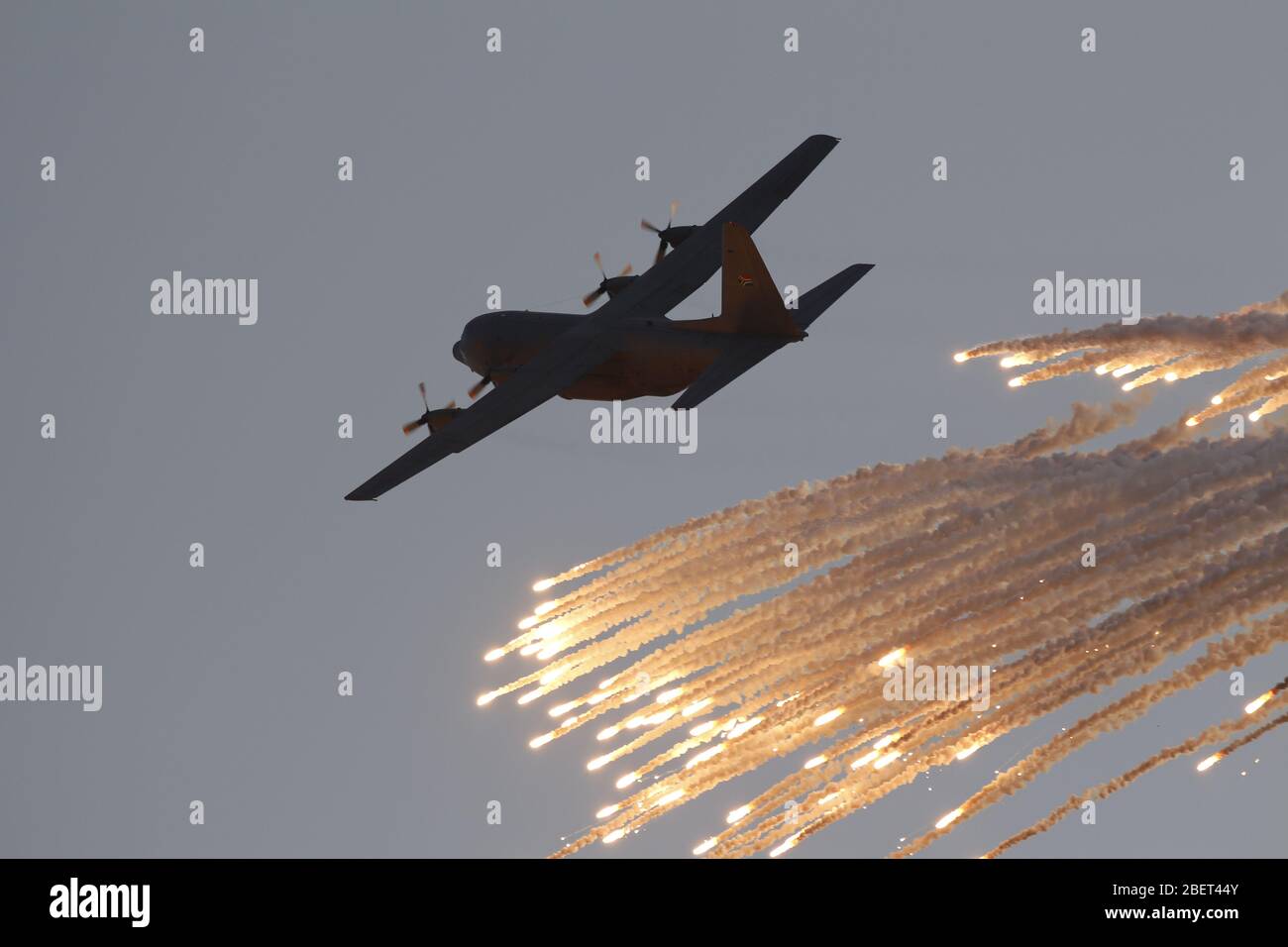 C 130 hercules flares hi-res stock photography and images - Alamy