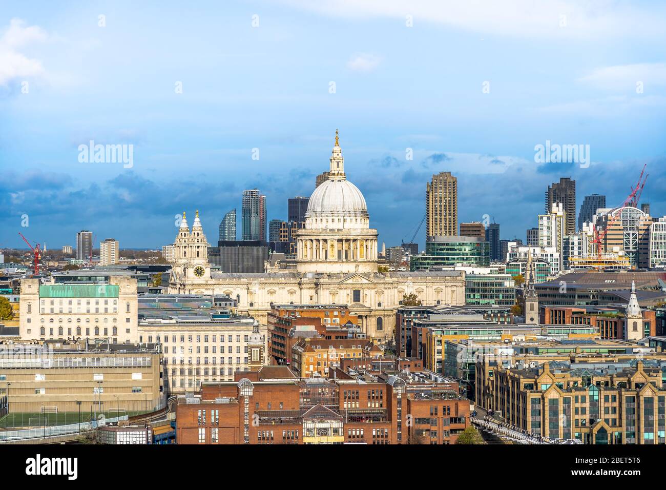 Modern city of london skyline hi-res stock photography and images - Alamy
