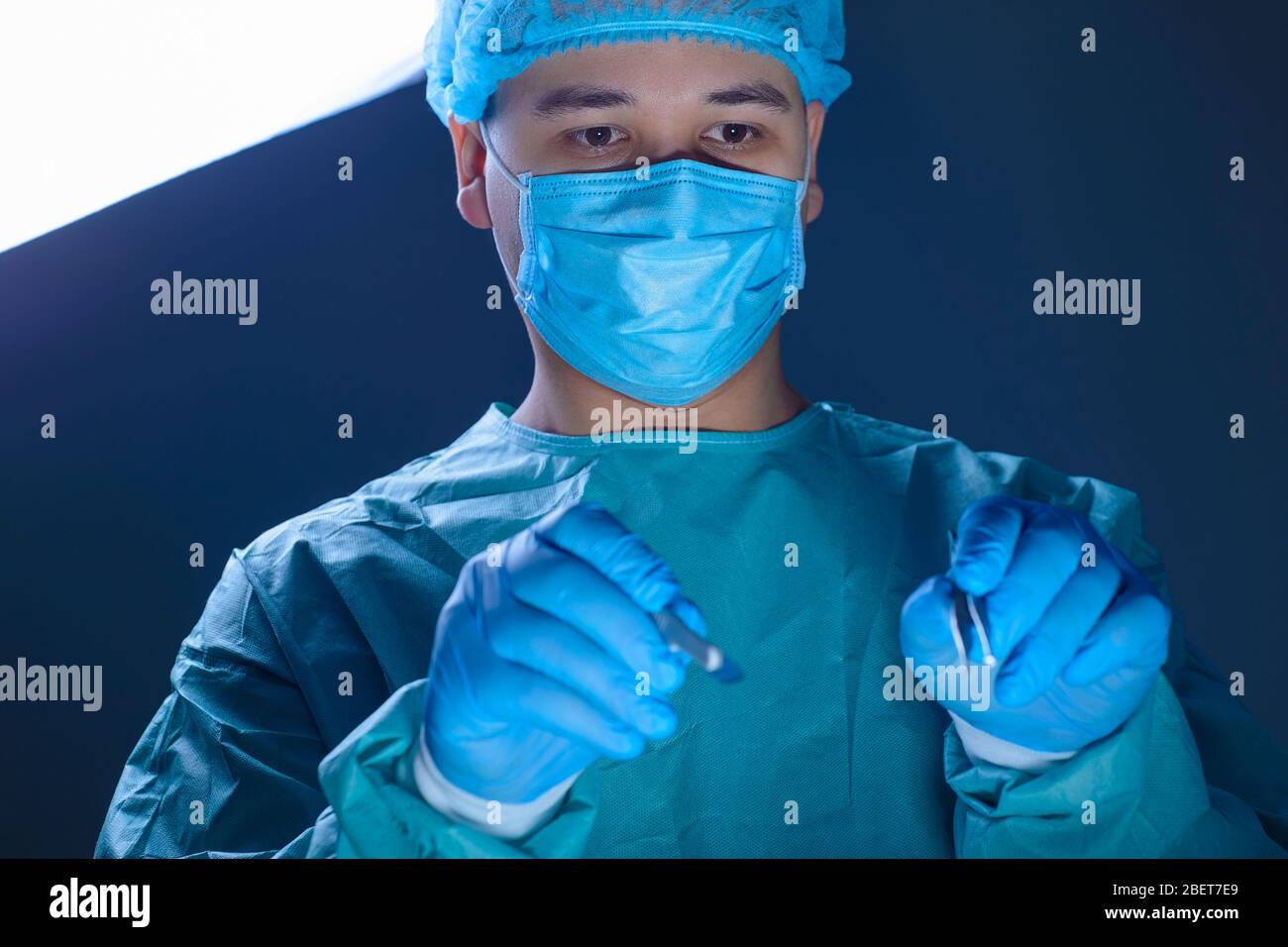 Operating female surgeon guiding hi-res stock photography and images ...