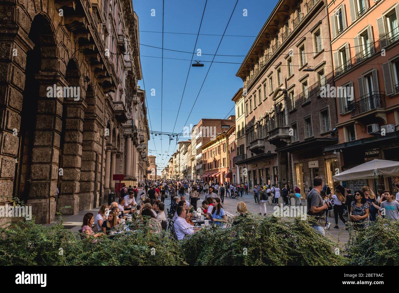 Via rizzoli in bologna hi-res stock photography and images - Alamy