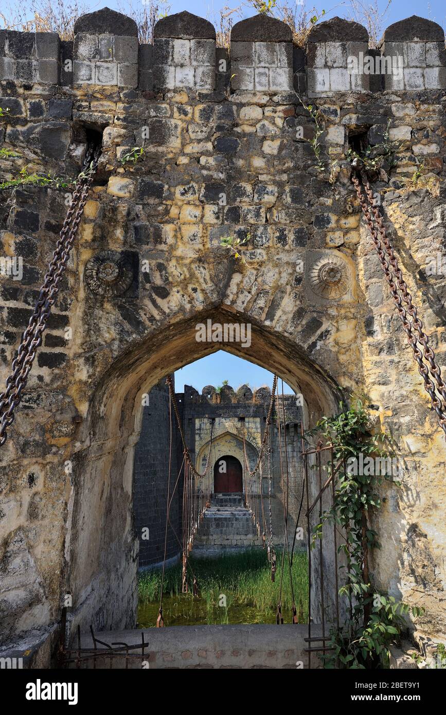 11 Nov 2011 Water; trench draw-bridge Rampart (fortification) wall on ...