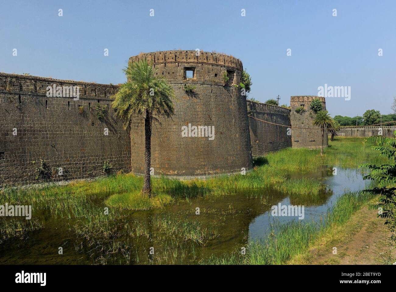 11 Nov 2011 Water; trench draw-bridge Rampart (fortification) wall on ...