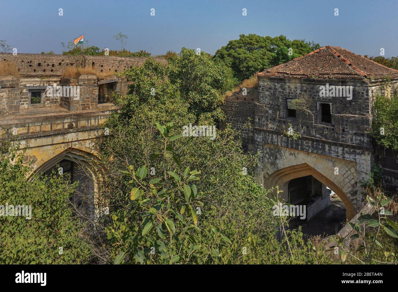 11 Nov 2011 Rampart (fortification) wall on Ahmednagar Fort - The fort ...