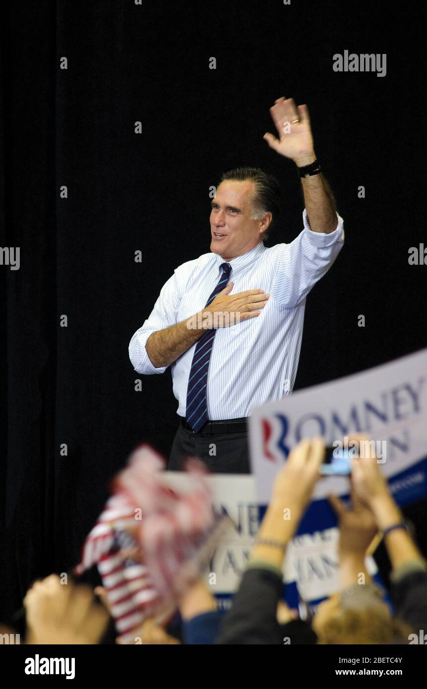 FAIRFAX, VA NOVEMBER 5: Republican Presidential Nominee Mitt Romney ...