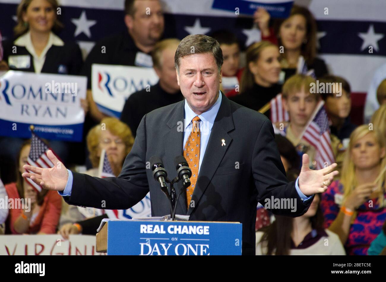 FAIRFAX, VA NOVEMBER 5: Former VA Governor Republican George Allen ...