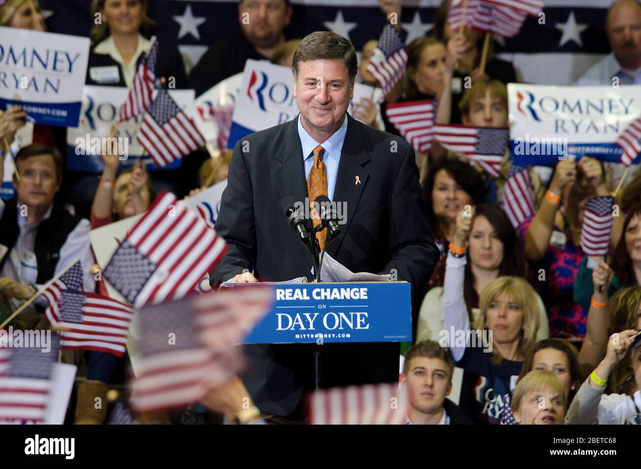FAIRFAX, VA NOVEMBER 5: Former VA Governor Republican George Allen ...