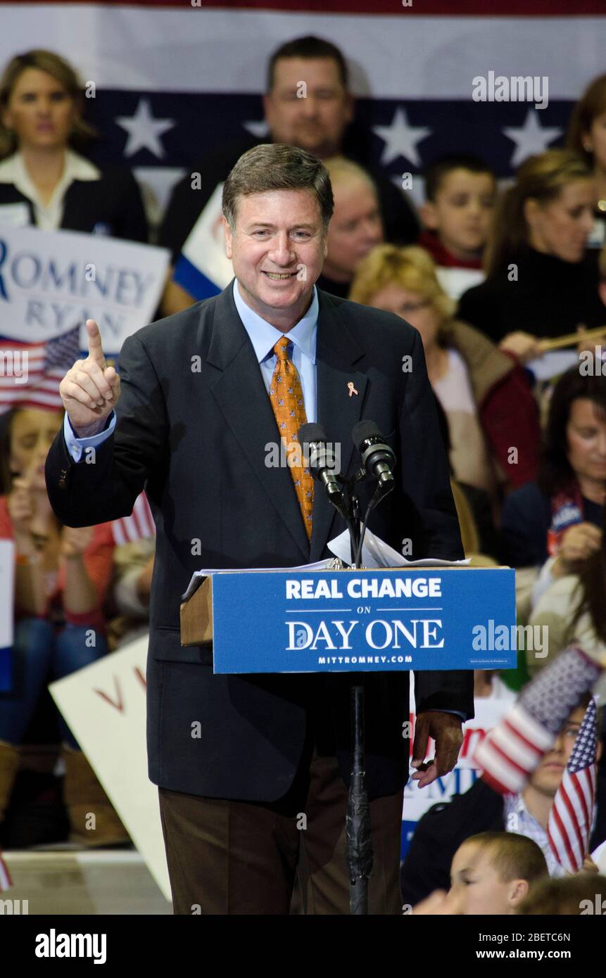 FAIRFAX, VA NOVEMBER 5: Former VA Governor Republican George Allen ...