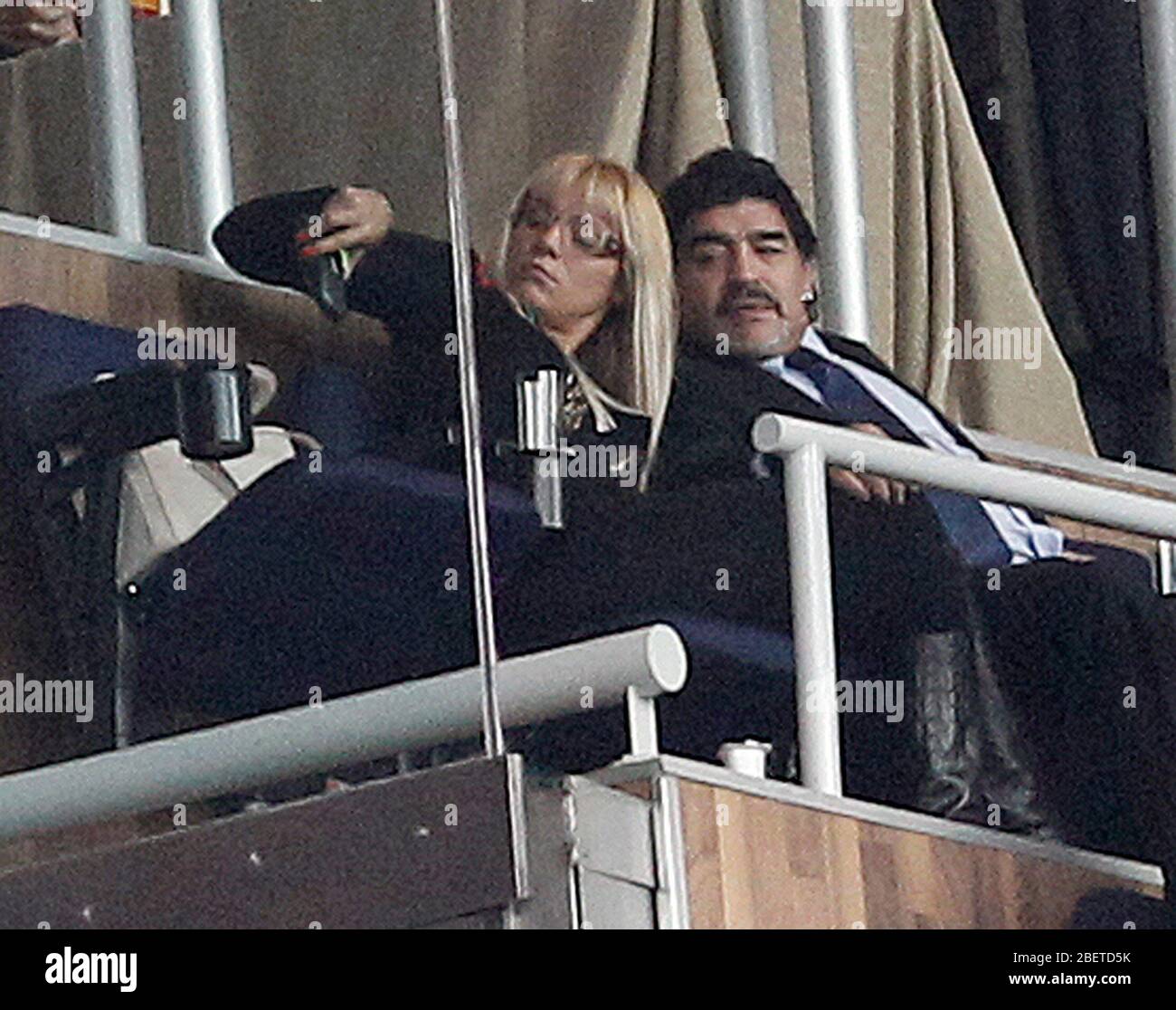 Football star Diego Armando Maradona with his new girlfriend Rocio ...